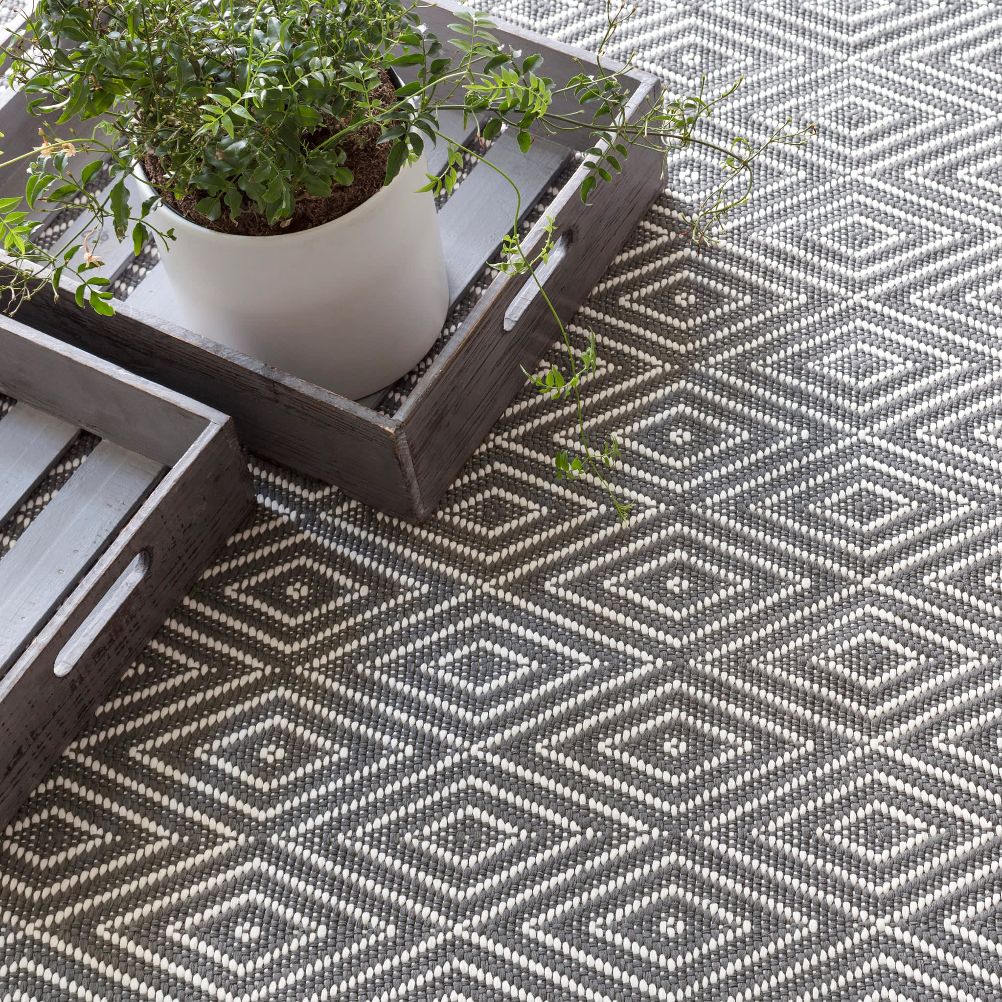 Diamond Handwoven Indoor/Outdoor Custom Rug | Graphite/Ivory – Annie Selke