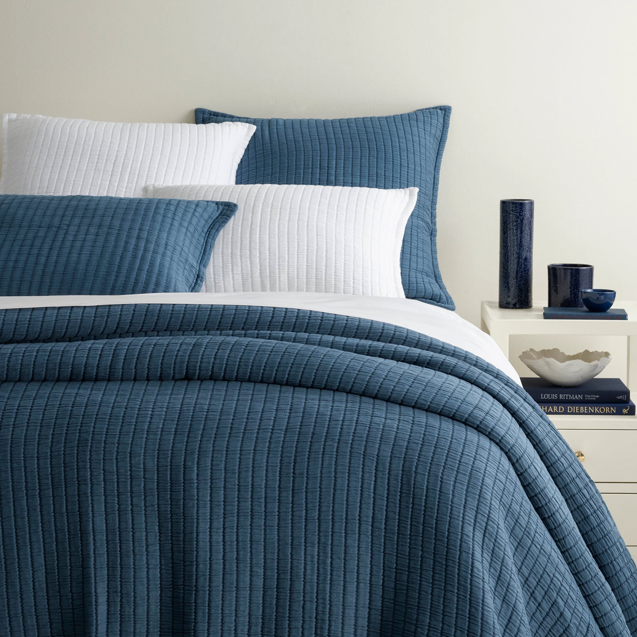 Boyfriend Aegean Matelasse Coverlet – Annie Selke