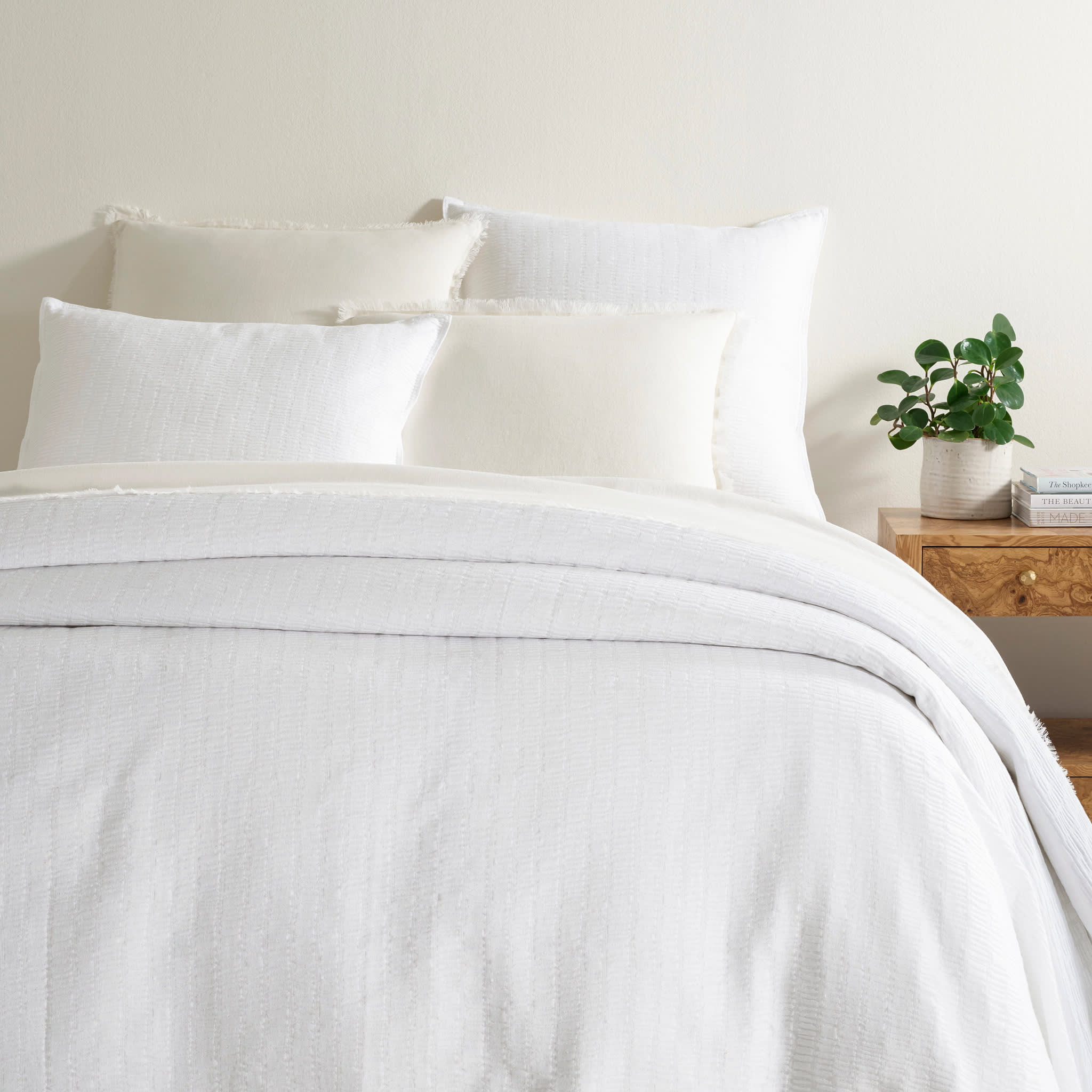 Roark Matelasse Coverlet | White – Annie Selke