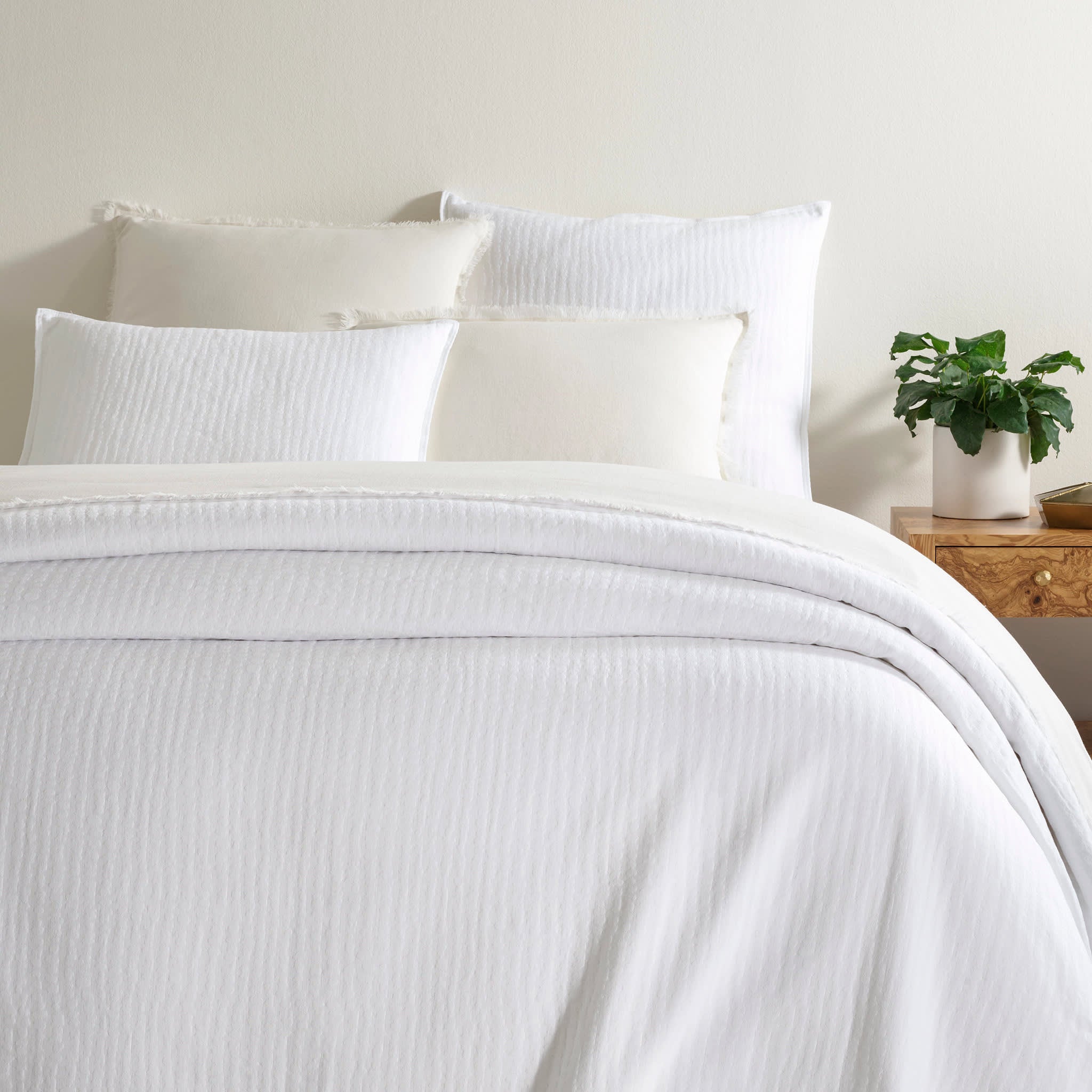 Shepherd Matelasse Coverlet | White – Annie Selke