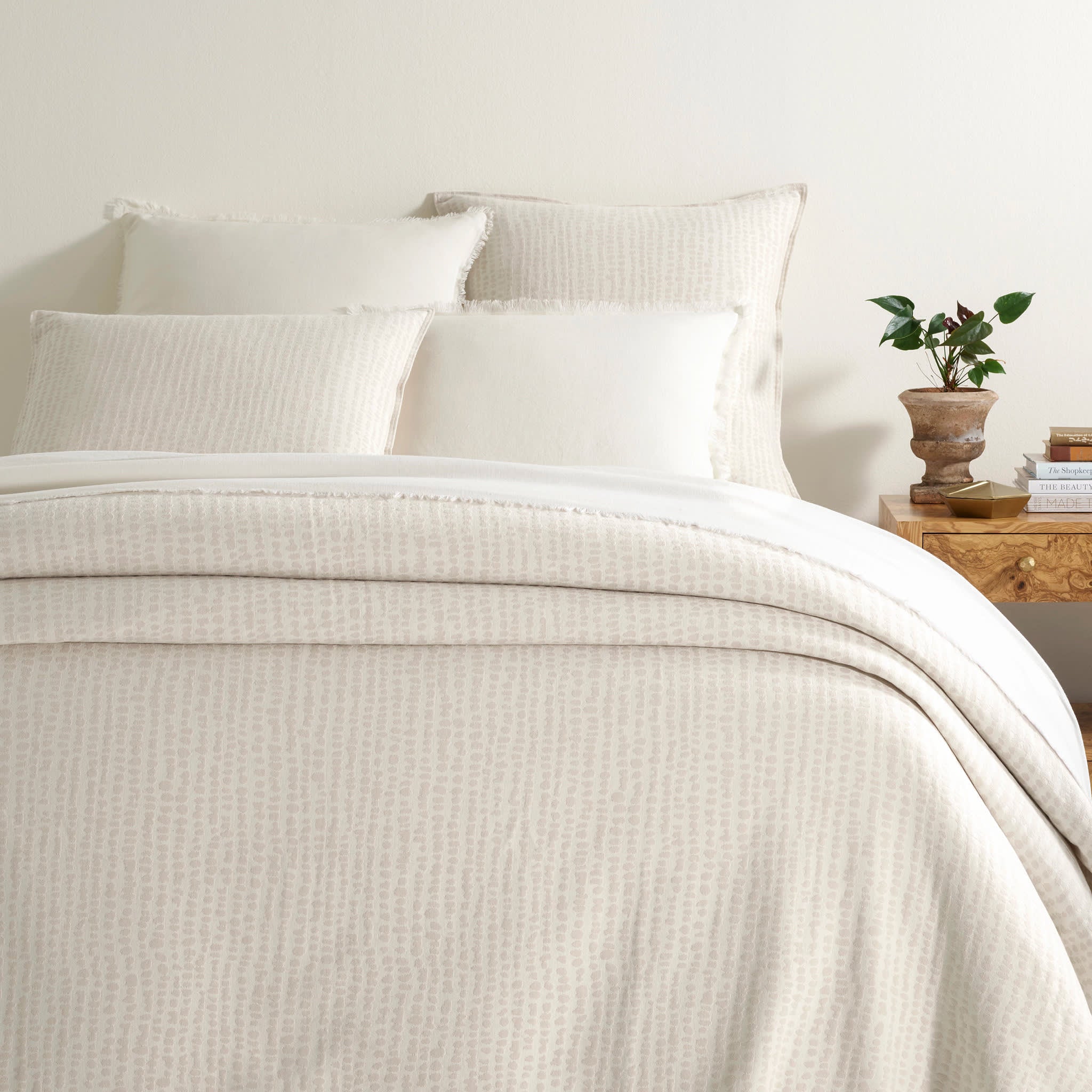 Shepherd Matelasse Coverlet | Pebble – Annie Selke