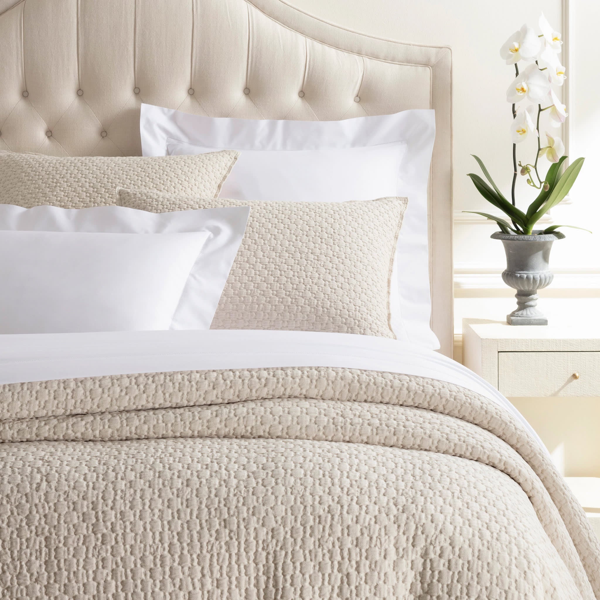 Lodi Alabaster Matelasse Coverlet – Annie Selke