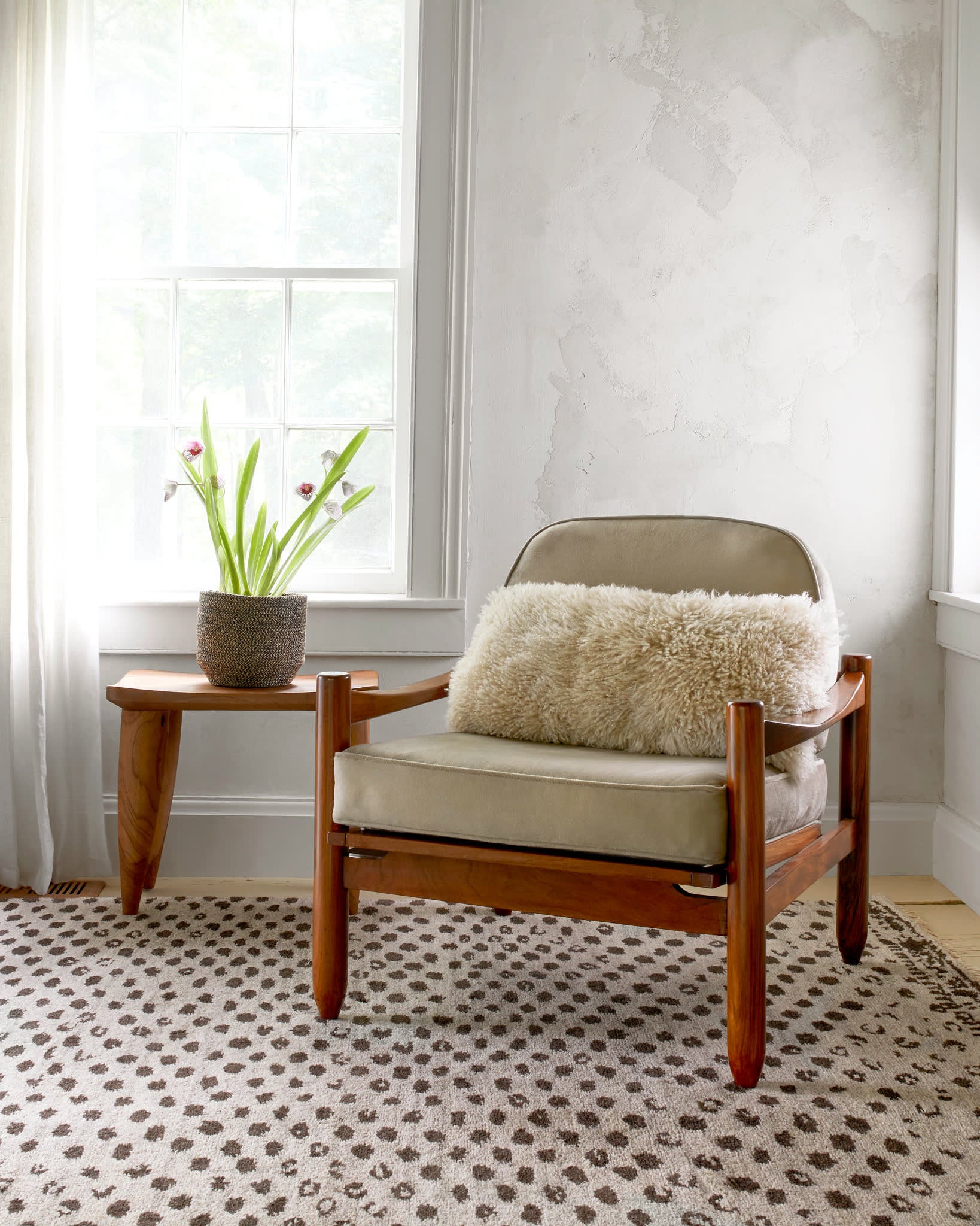 Hugo Hand Knotted Wool Rug | Black – Annie Selke