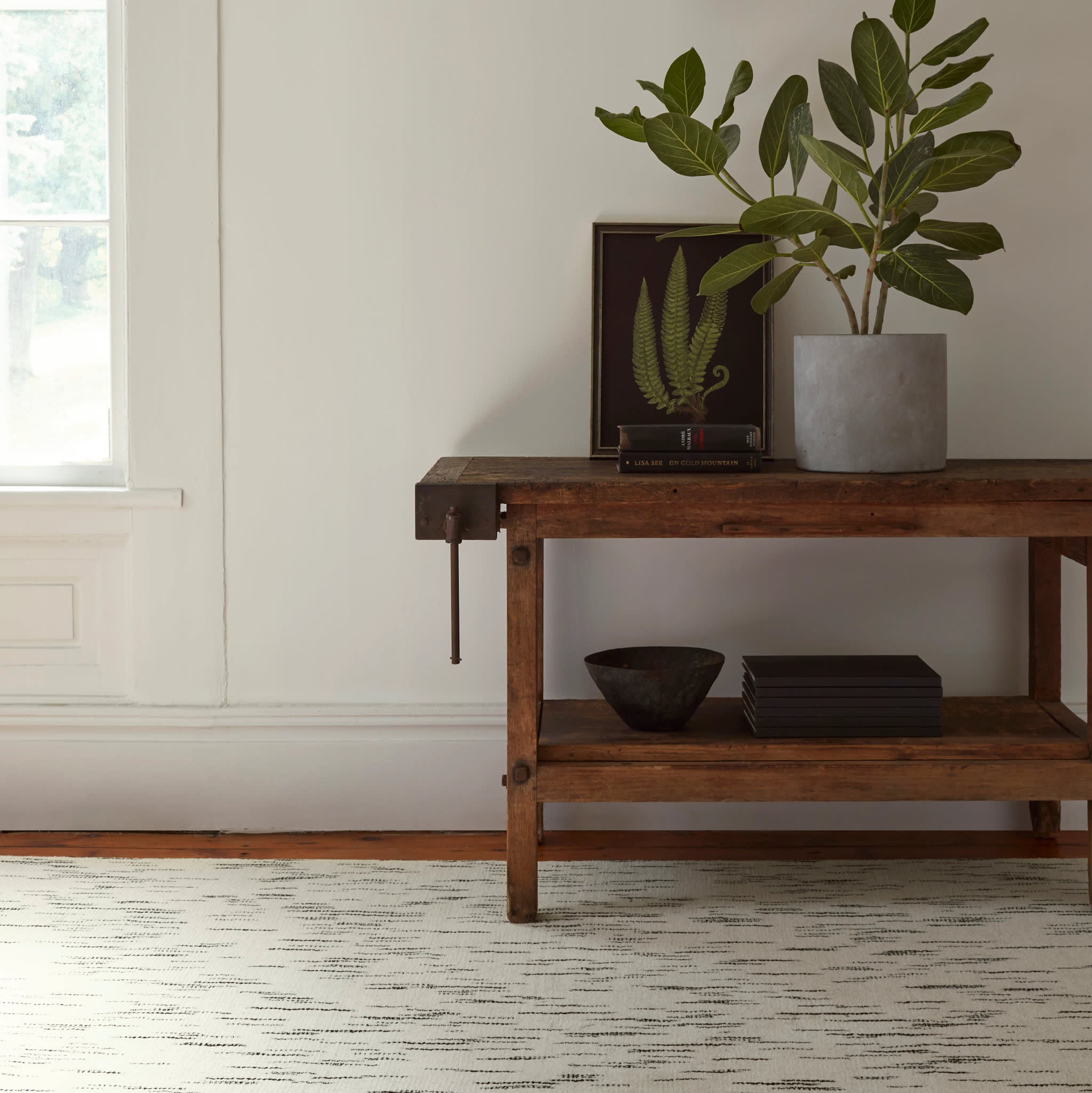 Ozzie Hand Loom Knotted Wool Rug | Black/White – Annie Selke
