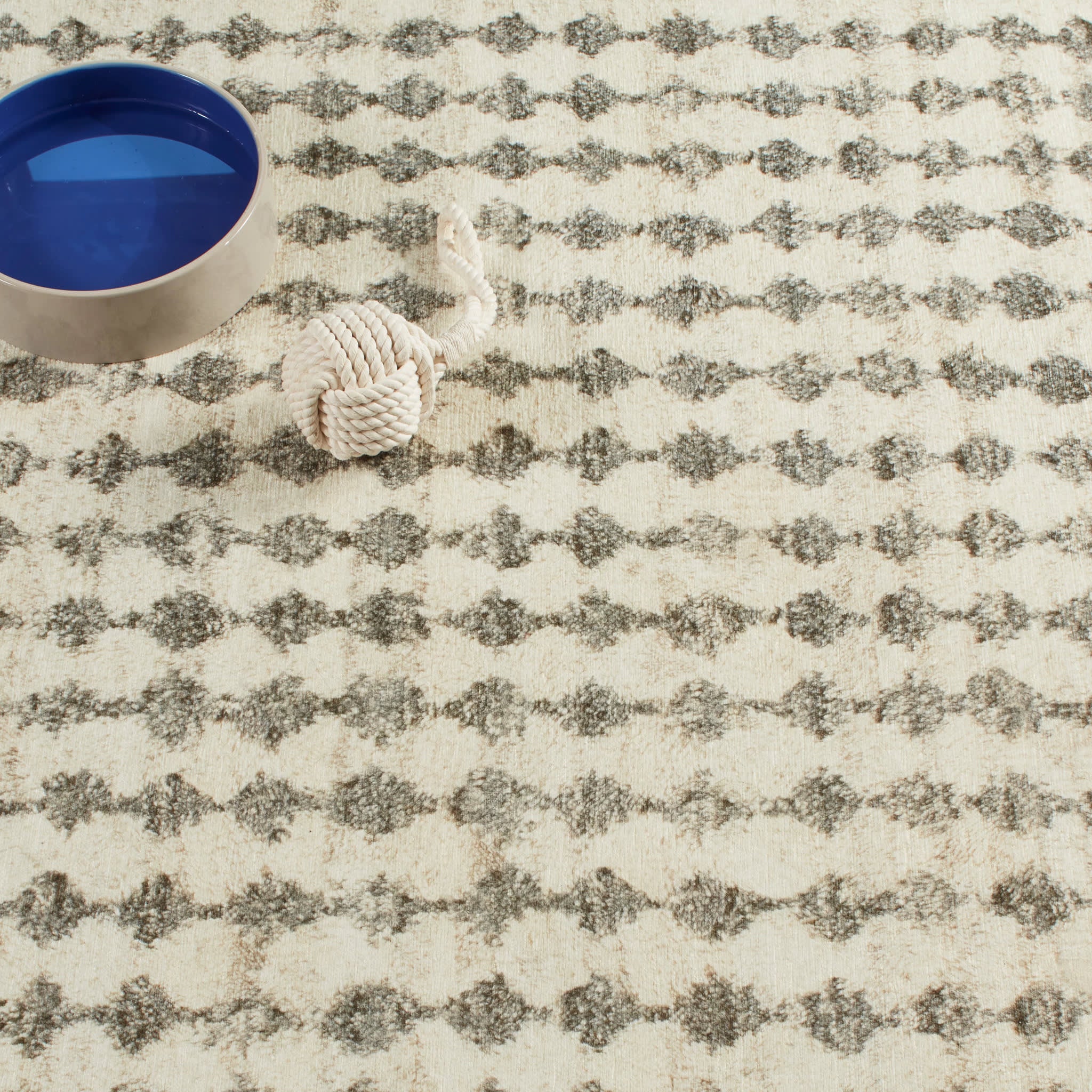 Izzy Machine Washable Rug | Grey – Annie Selke