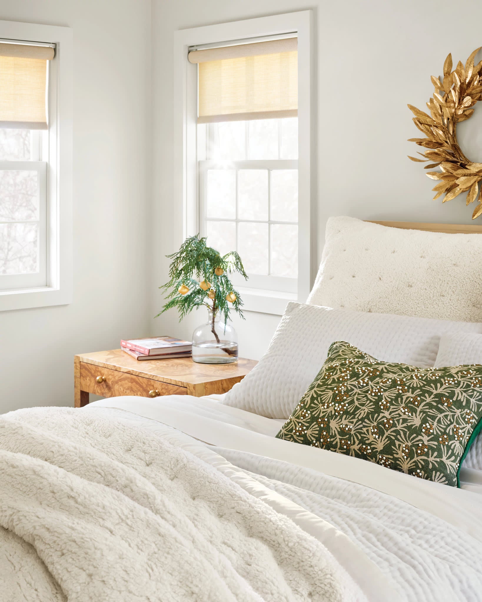 Viola Velvet Quilt | Dove White – Annie Selke