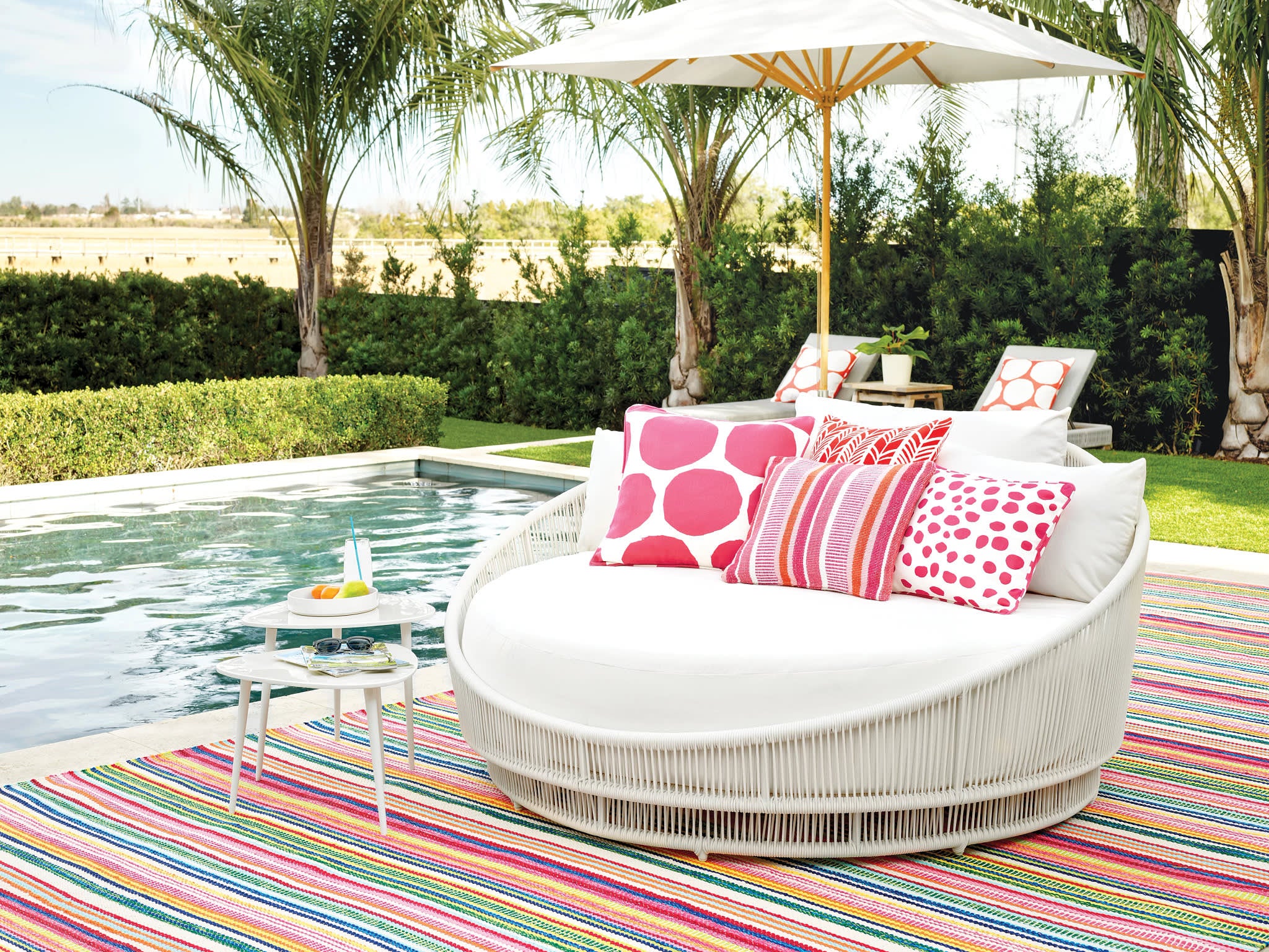 On The Spot Indoor/Outdoor Decorative Pillow Cover | Fuchsia – Annie Selke