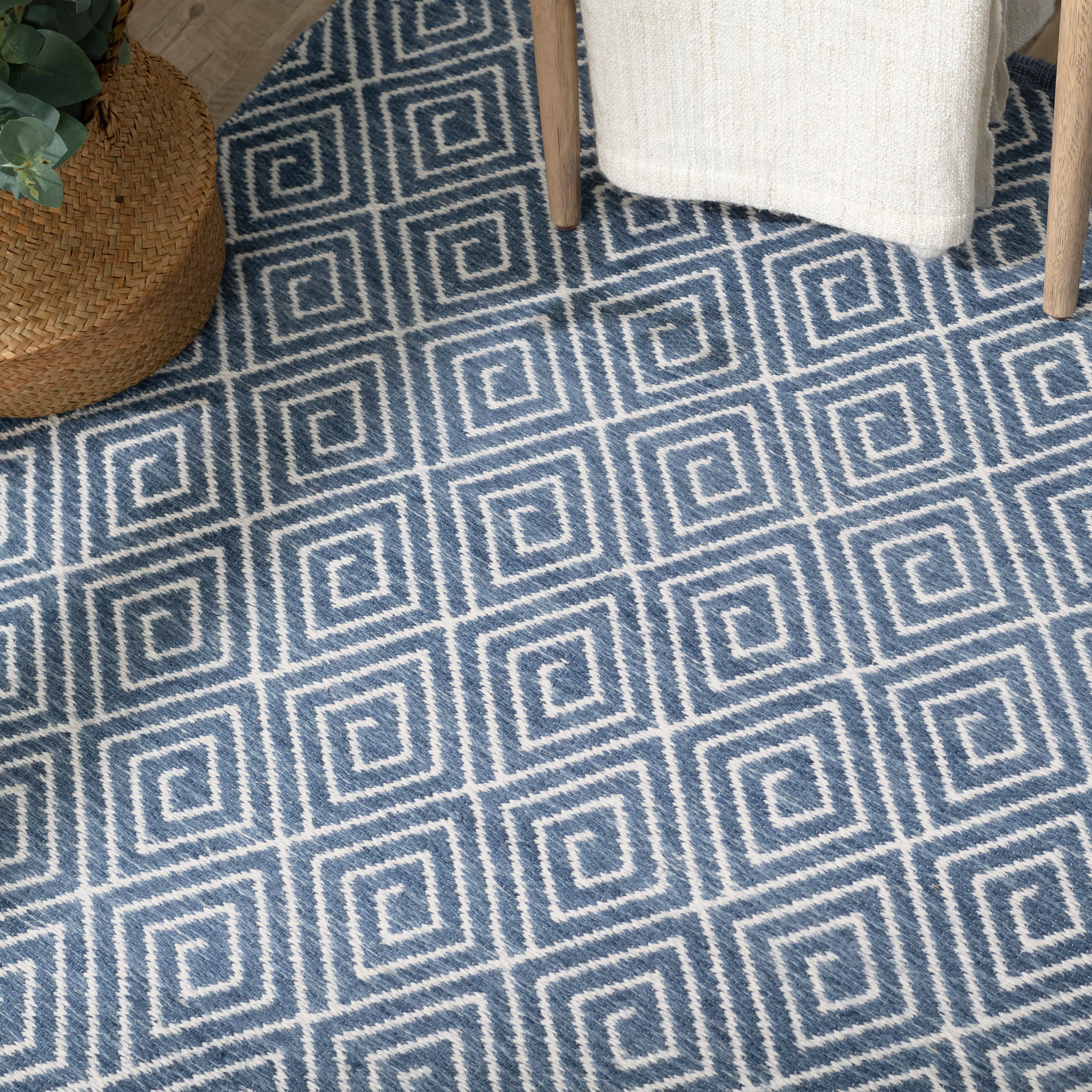 Geo Diamond Blue/Ivory Handwoven Wool Rug – Annie Selke