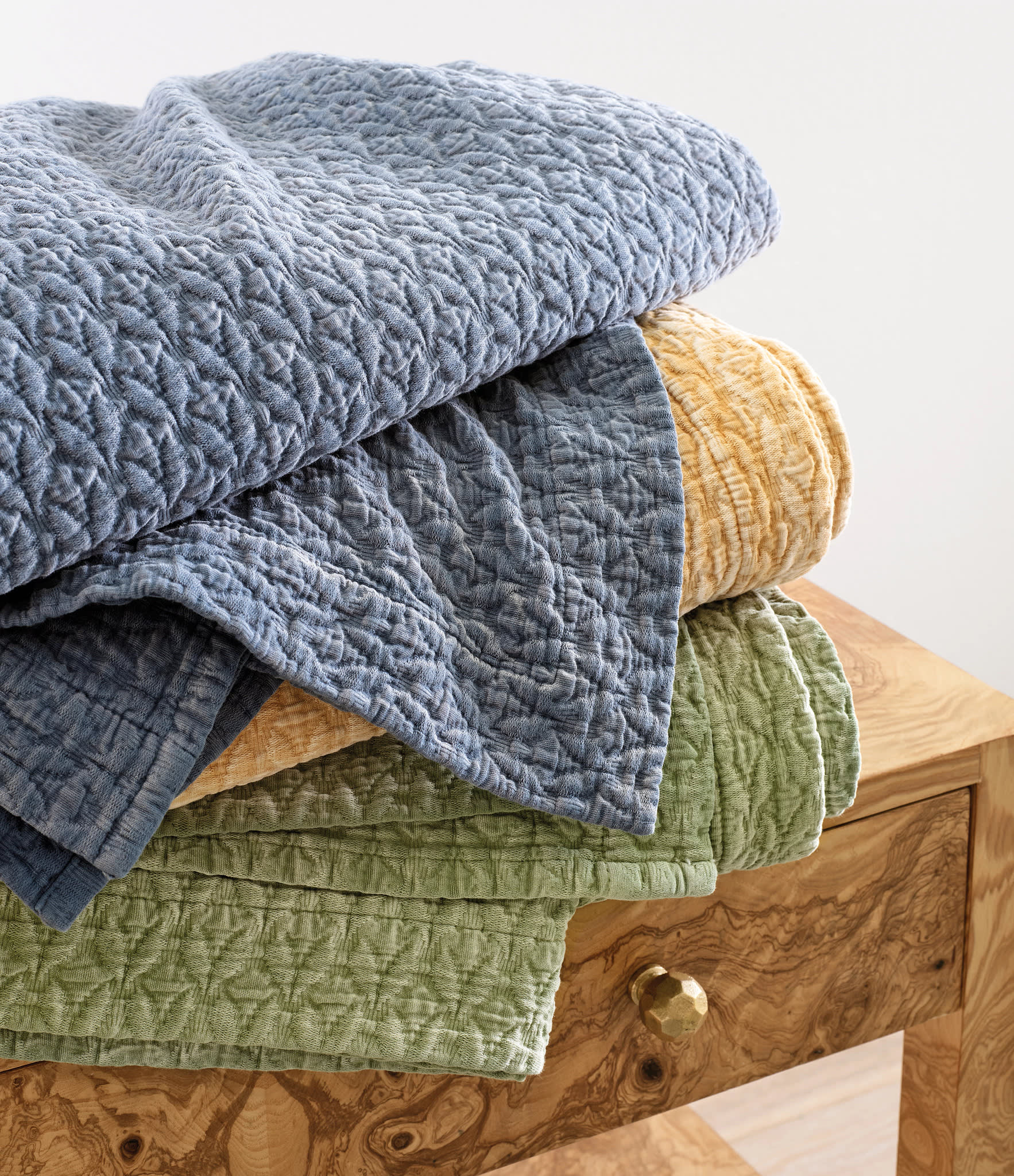 Hawley Indigo Matelasse Coverlet – Annie Selke